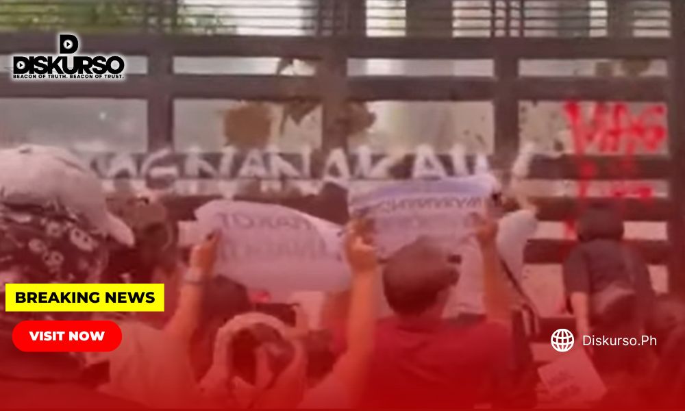 Gate ng mga Discaya, pinagbabato, sinulatan ng 'magnanakaw' ng mga ...