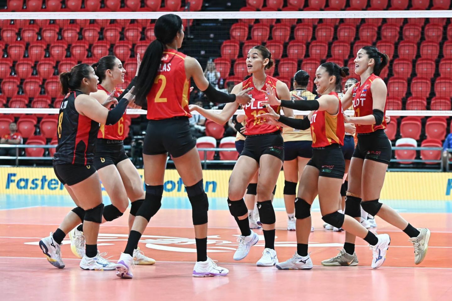 Volleyball: PLDT at Creamline, umusad sa quarterfinals kahit tabla ang ...