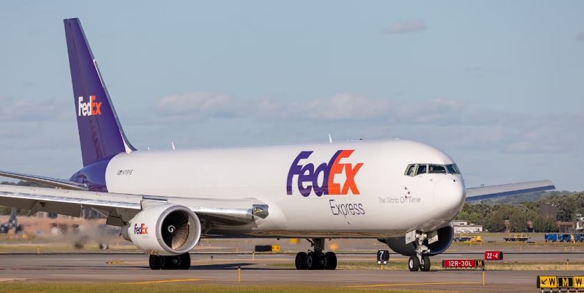 FedEx Cargo Plane Nagkaroon ng Engine Fire | Diskurso PH