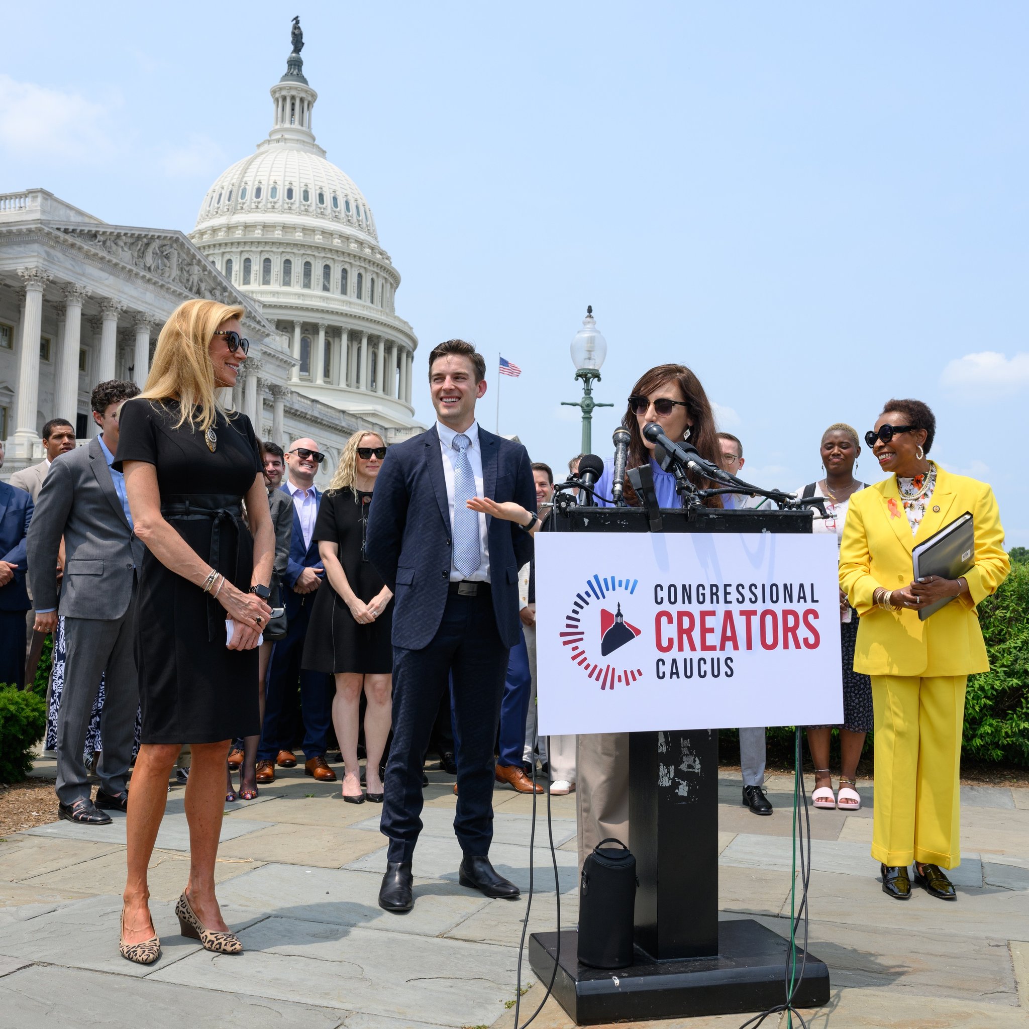 Retired Youtuber Establishes Group to Represent Internet Personalities ...