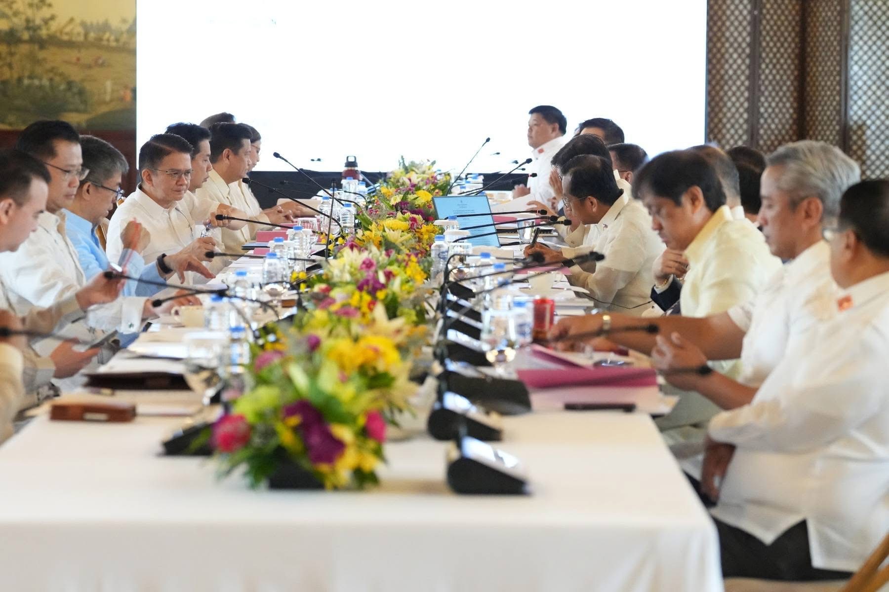 Marcos, Escudero, Romualdez Nag-usap Tungkol sa Priority Bills sa LEDAC ...