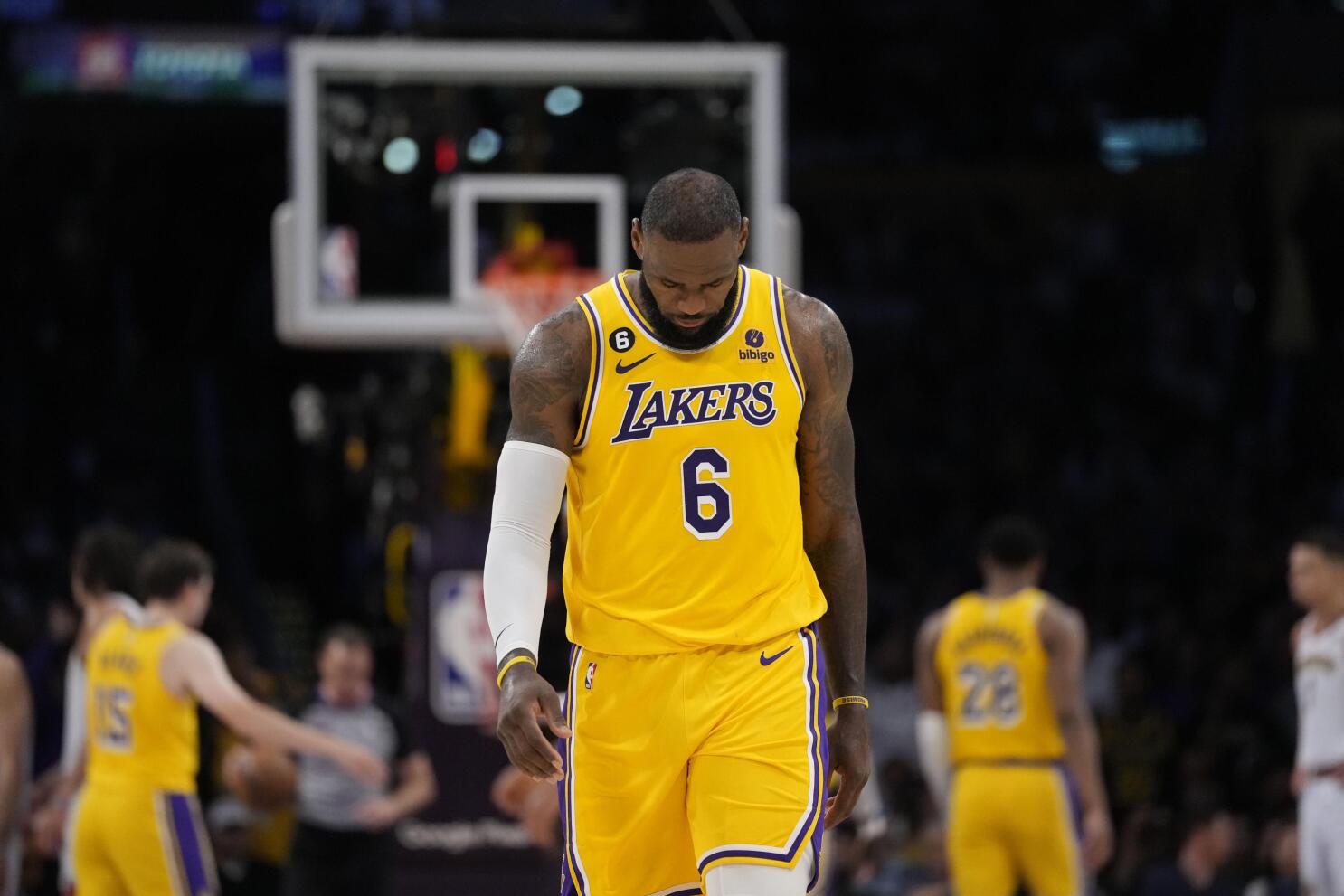 NBA: LeBron, pinagninilayan na ang pagbitiw sa NBA matapos ang playoff exit ng Lakers | Diskurso PH