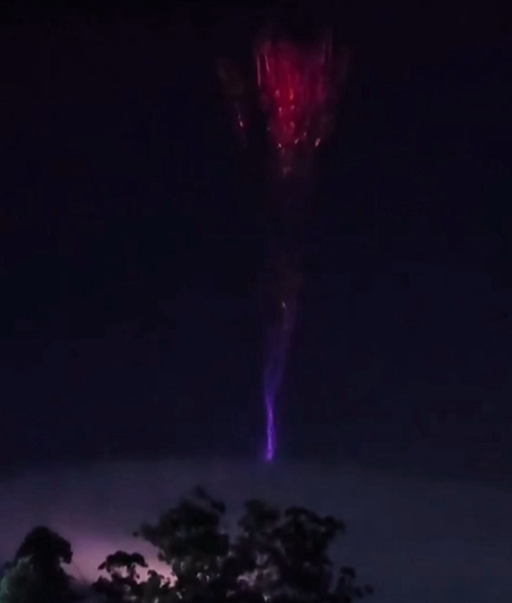 Rare ‘gigantic jet’ lightning captured in Argentina — A natural wonder ...