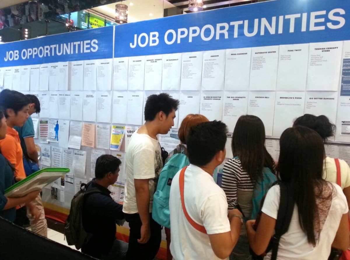Mas maraming Pilipino ang nawalan ng trabaho ayon sa pinakabagong datos ng PSA | Diskurso PH