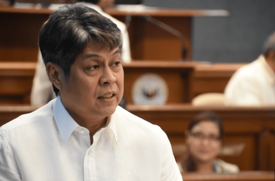 Kiko, papalitan si Robin bilang chair ng komite sa charter change ...