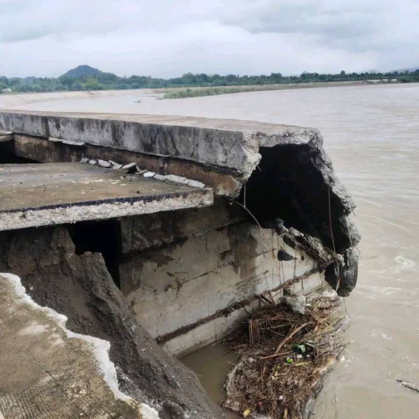 Look: Revetment wall collapsed in Banga, Aklan | Diskurso PH