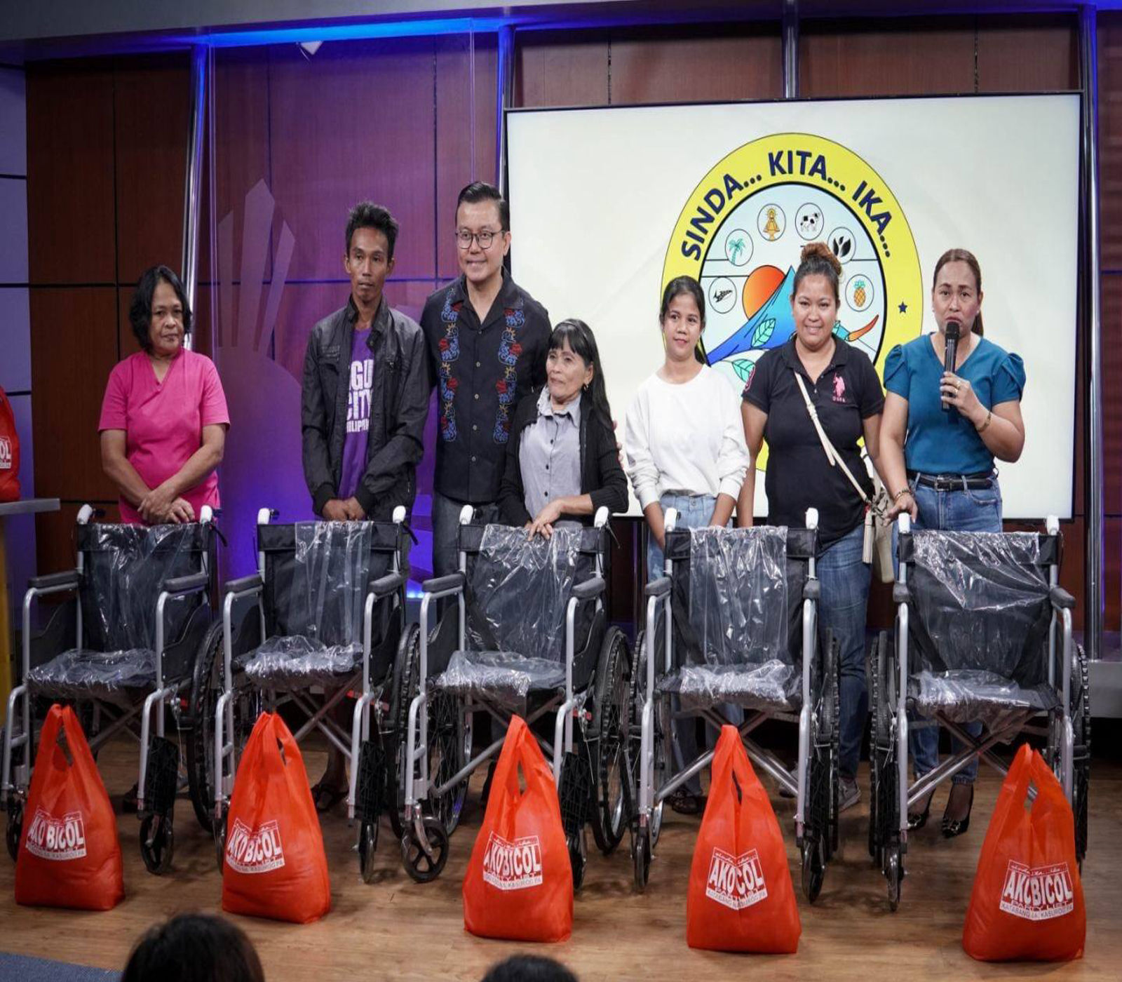 Look: ‘Ako Bicol Party-List’ delivers wheelchairs and medical aid in ...