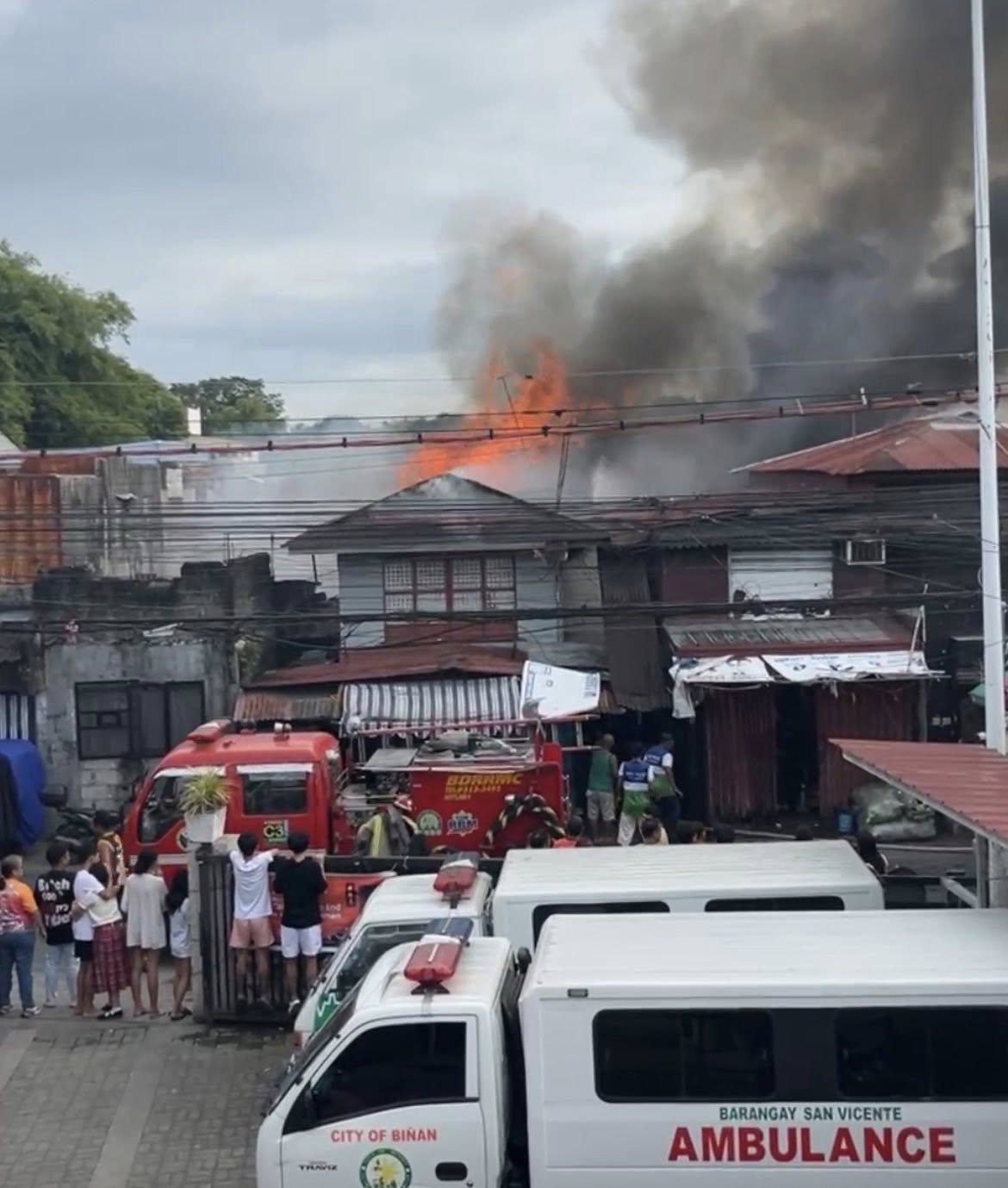 Residential fire erupts near Barangay Hall in Biñan — Are emergency ...