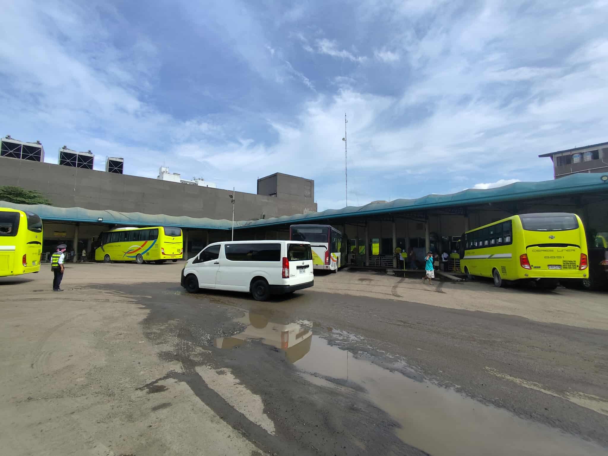 Tingnan: Byahe sa mga bus terminal sa Cebu, nananatiling normal maliban ...