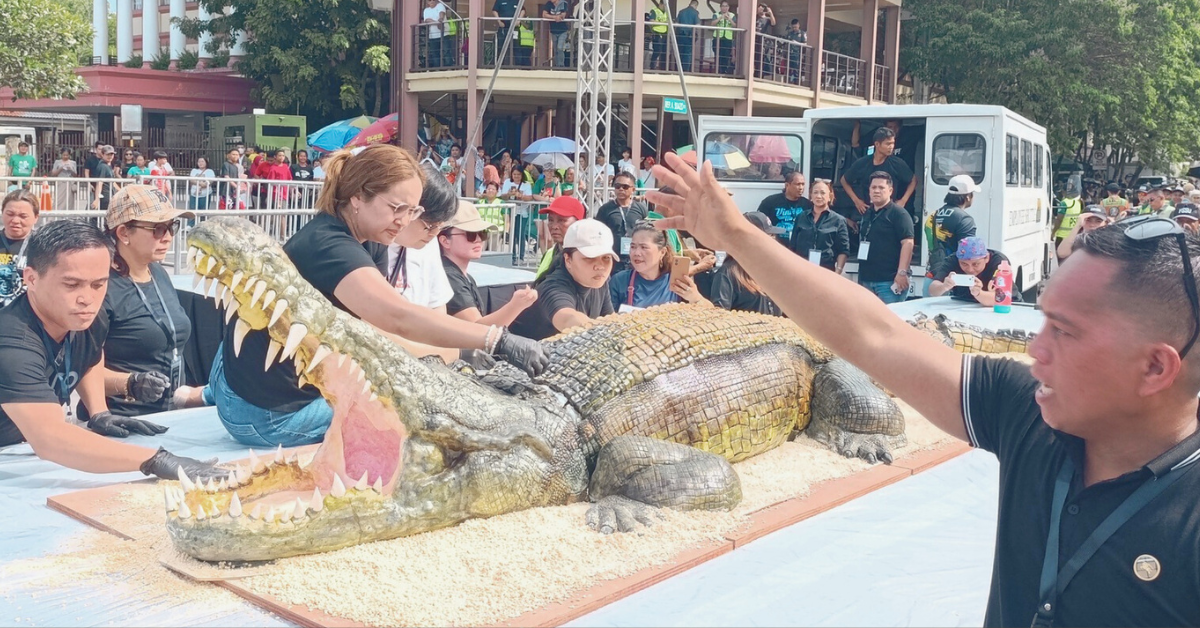 Pro-Duterte rally sa Rizal Park, nagpakain ng lechong buwaya at 16-ft ...