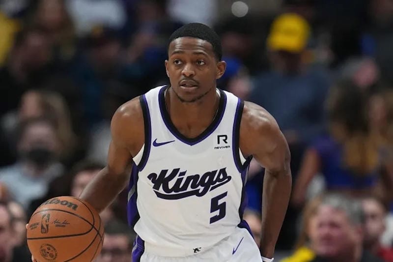 Ipinagpalit ng Kings si De’Aaron Fox sa Spurs, Kinuha si Zach LaVine ...