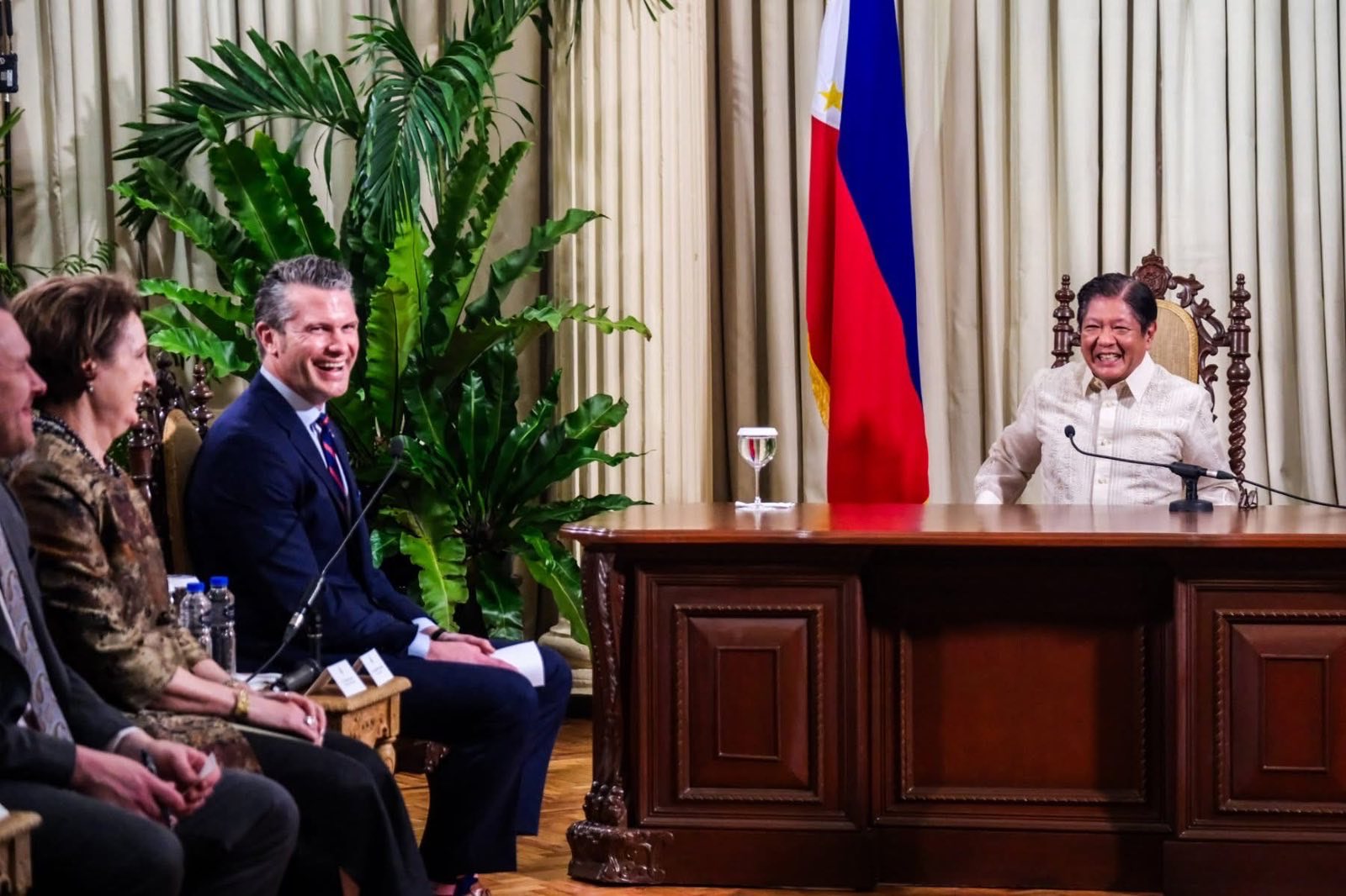 US Defense Secretary Hegseth, nag-courtesy call kay Pangulong Marcos ...