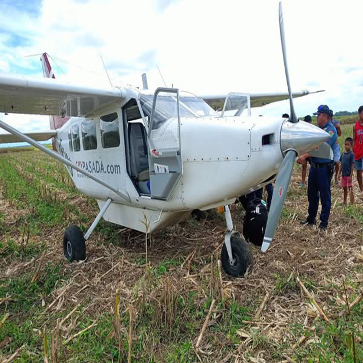Eroplano sa Isabela, nag-emergency landing — 6 na sakay nasa maayos na ...