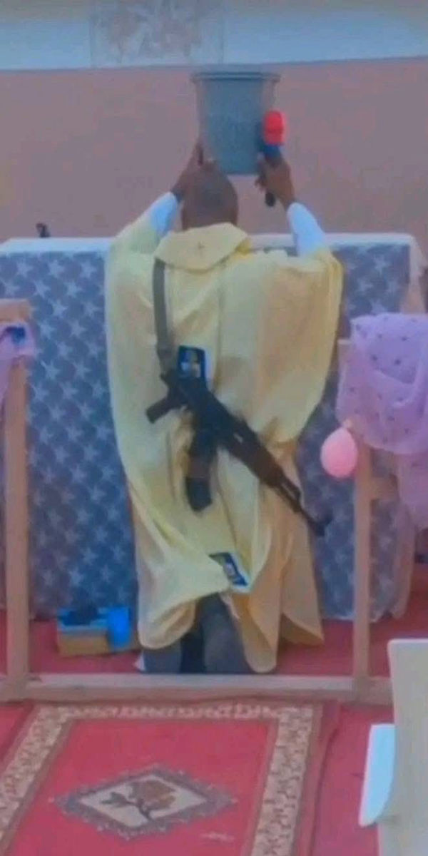 Viral Ngayon: Pari sa Nigeria, may baril na nakatago sa likod habang ...