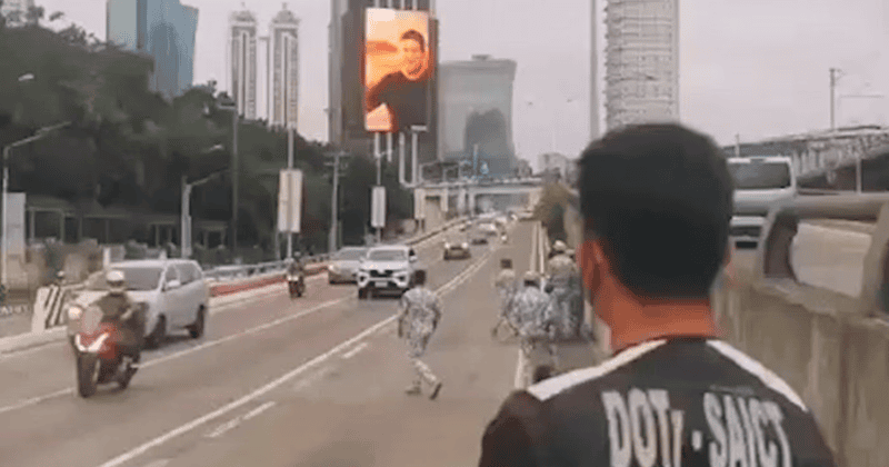 Rider Bumangga Sa Enforcer Habang Tumakas Sa EDSA Violation | Diskurso PH