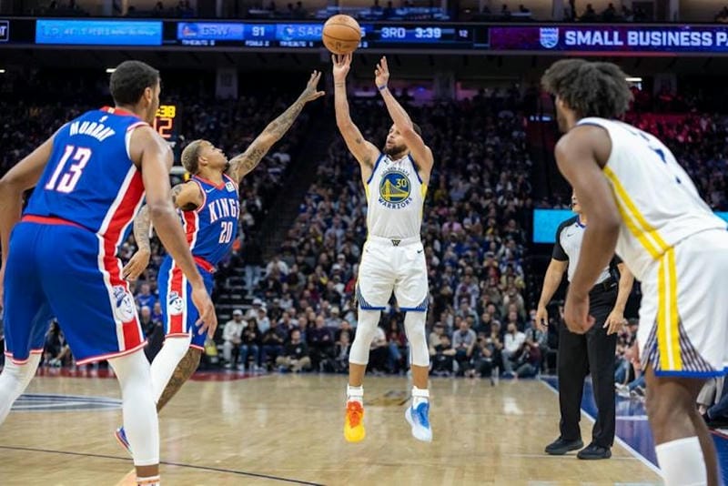 Naabot ni Steph Curry ang Makasaysayang Milestone habang Ipinagpatuloy ...